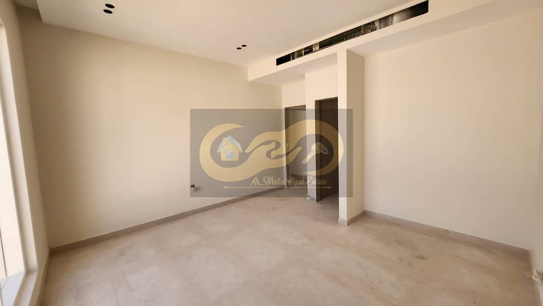 BRAND NEW / 3 BEDROOM / TV LOUNGE / HUGE PRIVATE GARDEN / PRIVATE ...