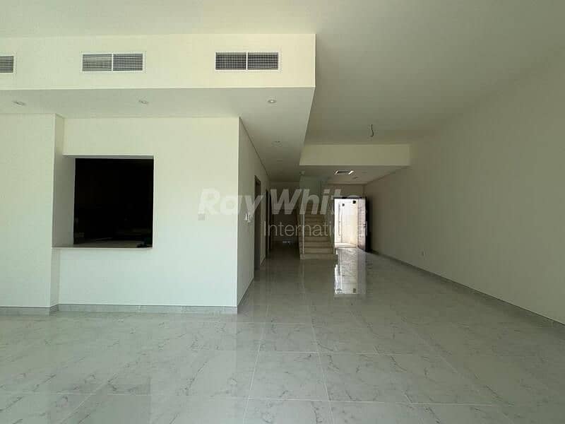 Move in Ready | 3 Spacious Bedrooms | Beach Access | Bayut.com