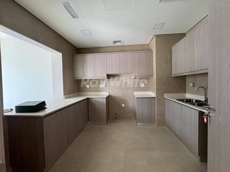 Move in Ready | 3 Spacious Bedrooms | Beach Access | Bayut.com