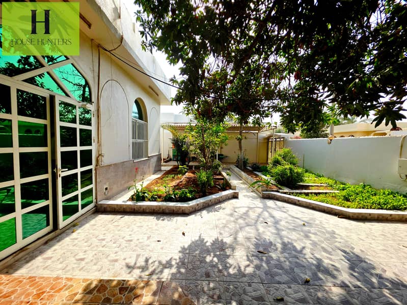 Elegent 5BR Villa Garden Parking Area | Bayut.com