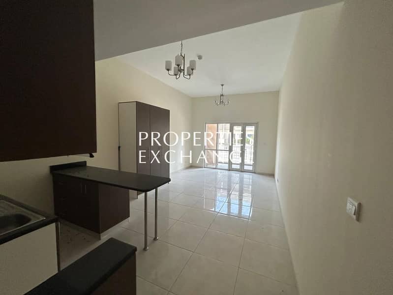 SPACIOUS LAYOUT | POOL & GYM ACCESS | MULTIPLE CHEQUES | Bayut.com