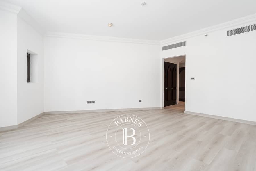Private Garden | 2 Bed + Study | Fully Renovated | Bayut.com