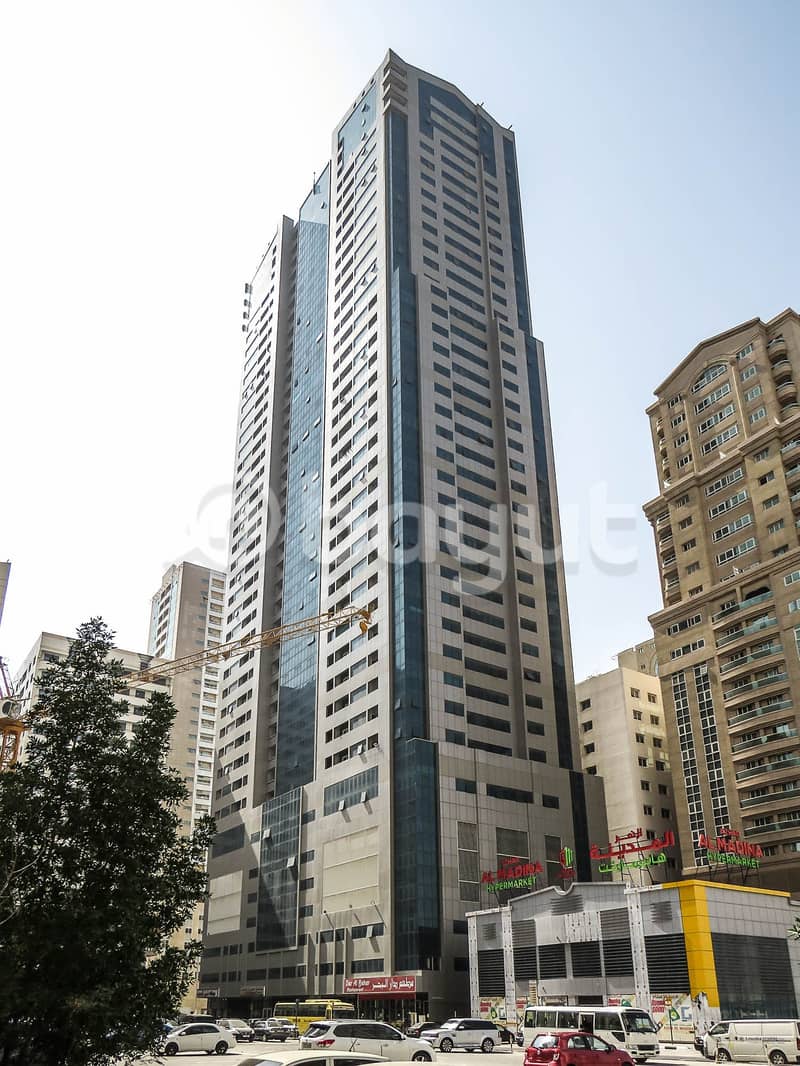 To Let Spacious Studio, open kitchen with fitted cabinets in Gulf Pearl ...